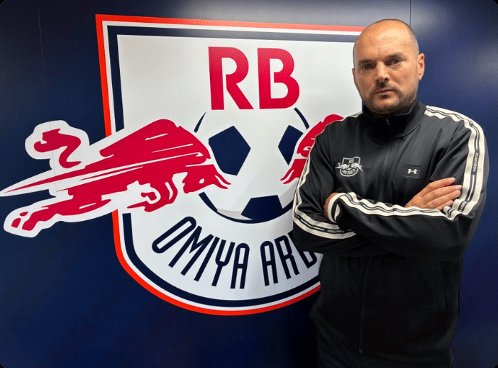 (3ページ目) J2・RB大宮、ノリッジをプレミアリーグへ導いた敏腕SDを招へい！｢かっこええなあ｣｢ベンチに置きたい武闘派感｣と見た目も期待を煽る | サッカー批評Web